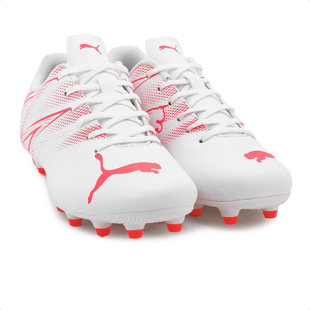 Chuteira Campo Puma Attacanto FG/AG Masculina Branco / Coral